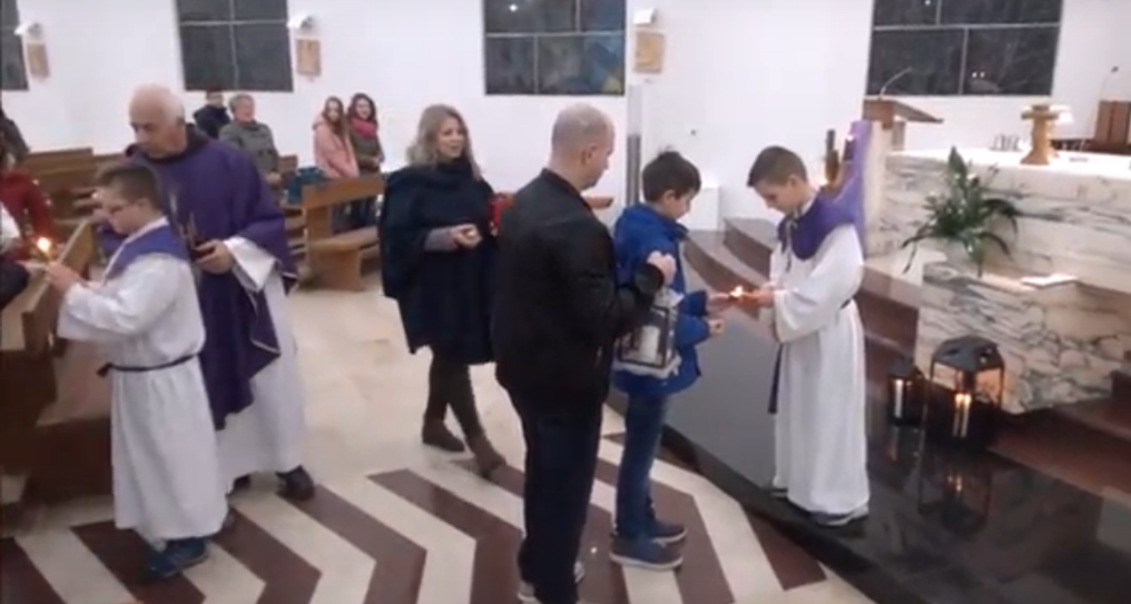 Betlehemsko svjetlo u crkvi Svetoga Duha Nova Bila - Nova Bila Betlehemsko svjetlo u crkvi Svetoga Duha Nova Bila - Nova Bila