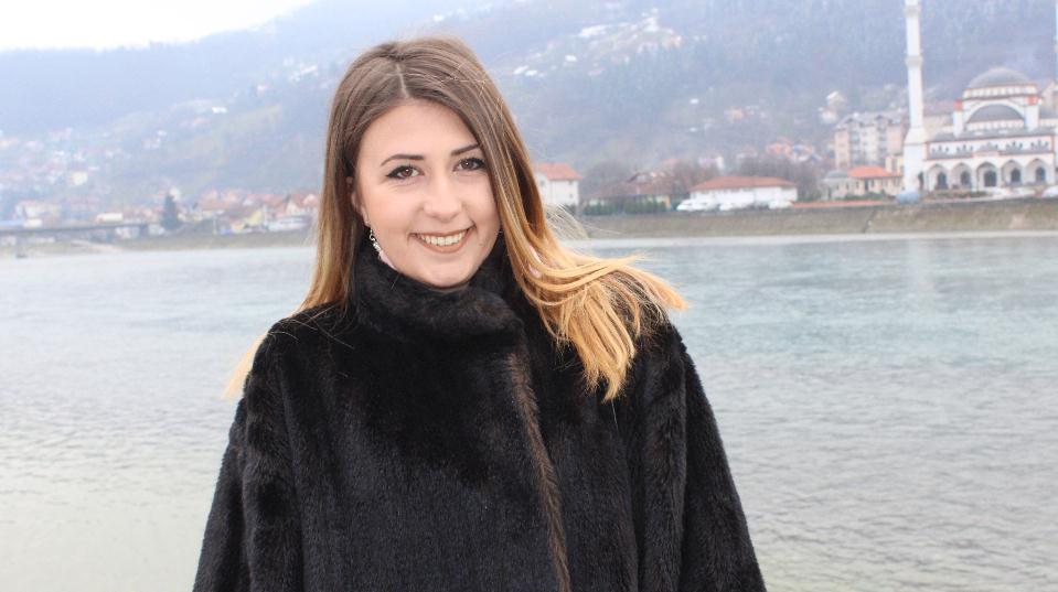 Završila fakultet sa svim desetkama i stekla diplomu inženjera ...