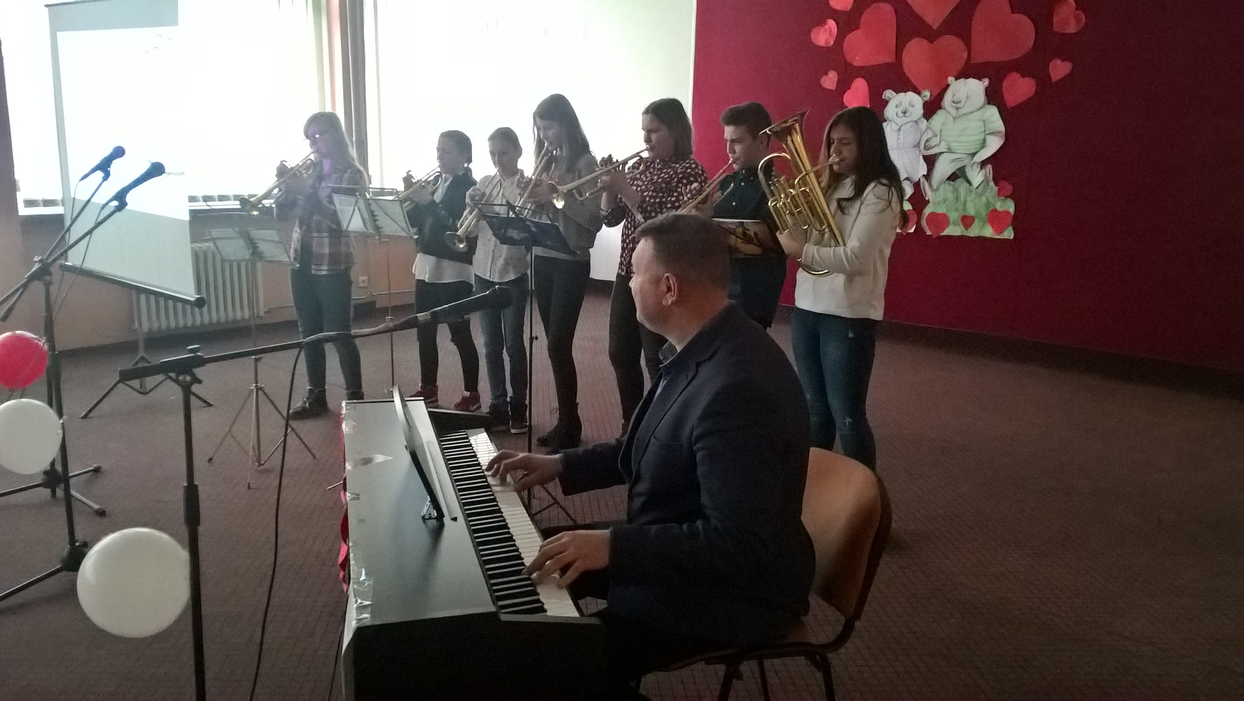 OŠ Nova Bila: Povodom Valentinova održan program "Pokaži svoj talent ...